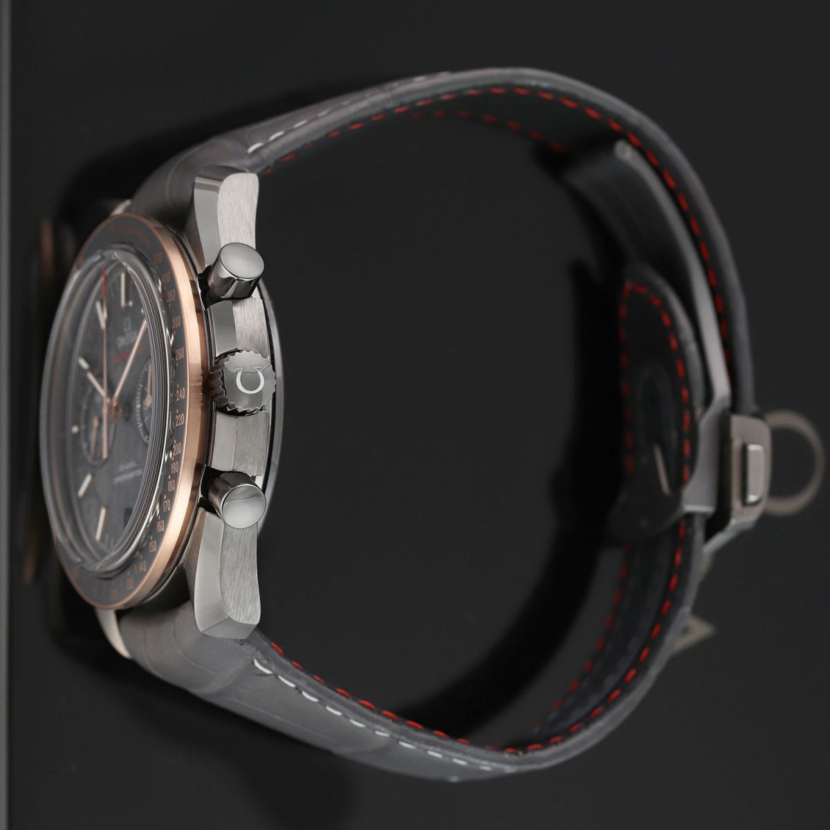 Pre-owned Omega 2025 Speedmaster GREY SIDE OF THE MOON METEORITE 44 ...